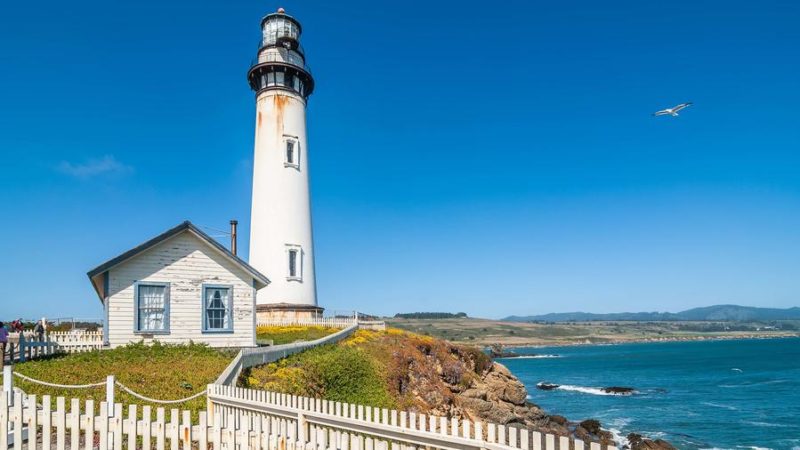 Super-Scenic Lighthouses - Sunset Magazine