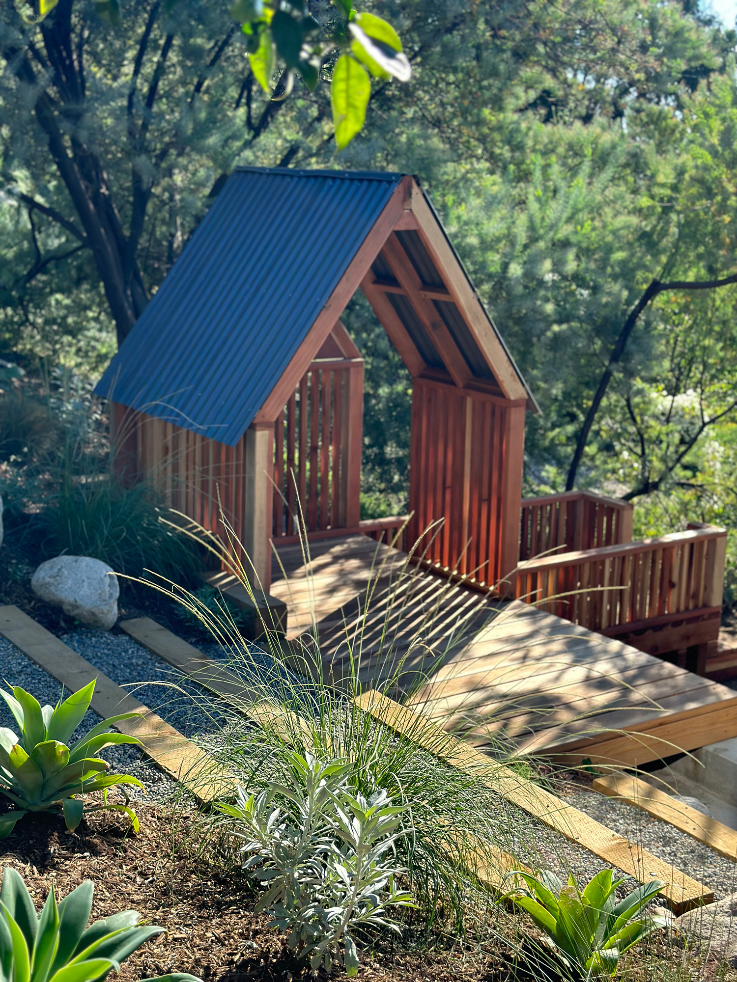 Here's How to Do the Wooden Slat Garden Trend Right – Sunset Magazine